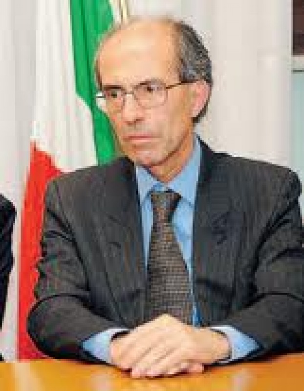 Cambio di guardia in Prefettura: la Iurato a Roma Francesco Alecci a L ...