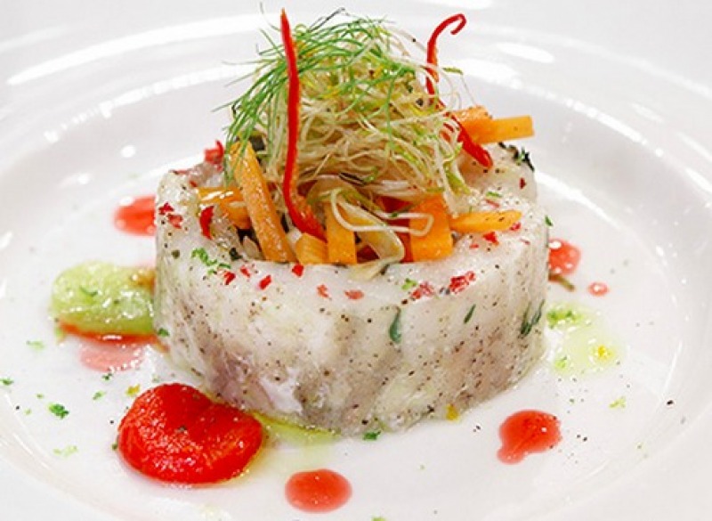 Rombo strambo con verdure croccanti e salsa all’aceto di mirtilli di ...