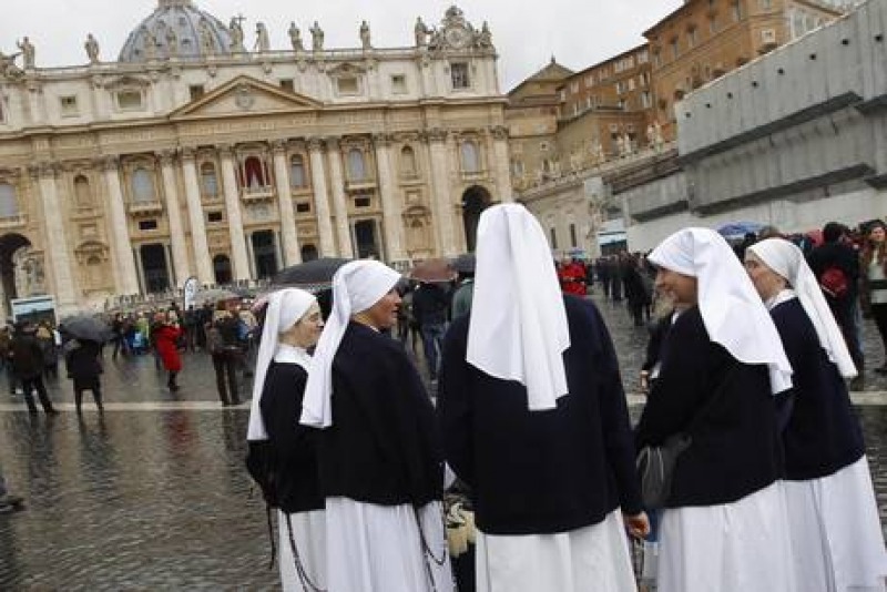 Papa Francesco: "La suora deve essere madre e non zitella" - Religione ...