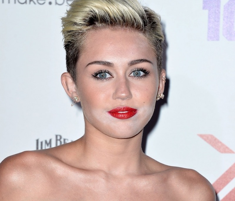 Miley Cyrus e il make up da circo: anche i migliori sbagliano ...