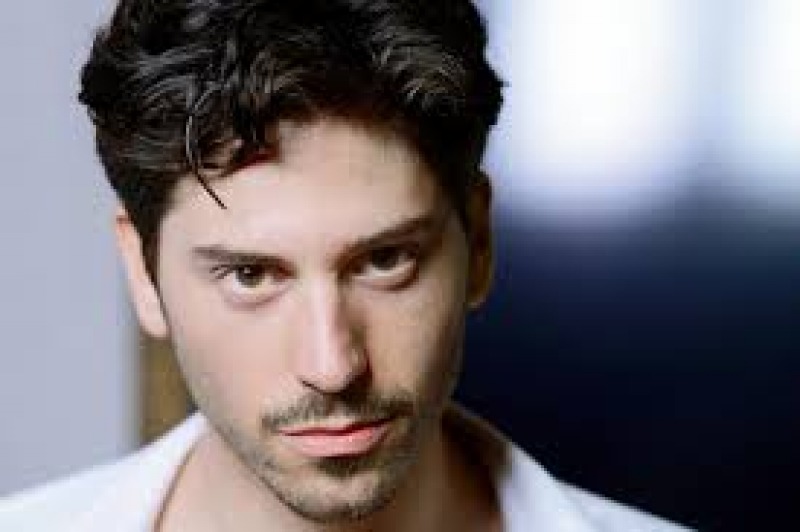 Stefano Moretti da L'Aquila a "Un posto al Sole", interpreterà il DJ ...