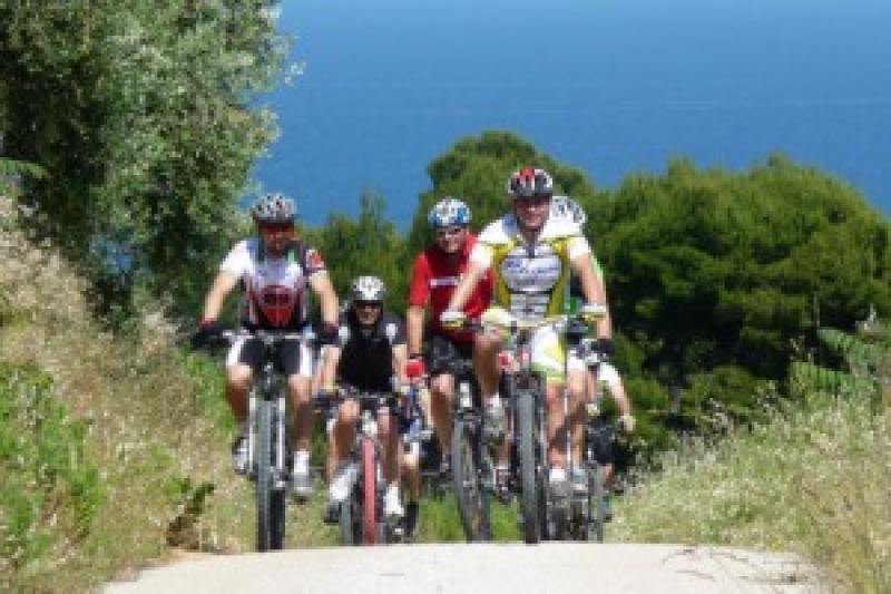 Edison wolf bike tour tra due parchi d'Abruzzo - Ambiente L'Aquila ...