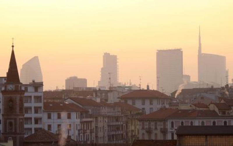 Milano Chiusa per Smog e Si Spera nella Pioggia! - Cronaca nazionale ...