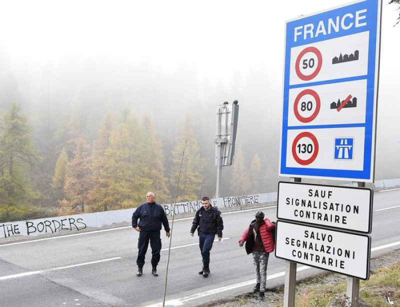 Migranti, la Francia tentò di respingere anche minori - Cronaca ...
