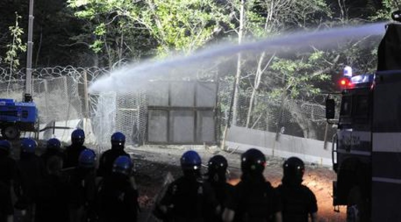 Blitz della Digos contro antagonisti Askatasuna - Cronaca nazionale ...