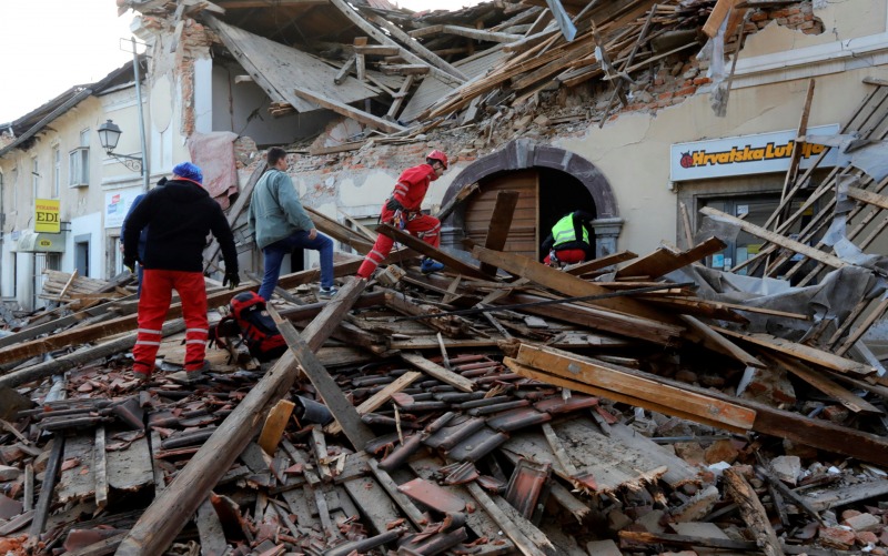 Terremoto Croazia, oggi lutto nazionale per le vittime proseguono ... Terremoto Croazia, oggi lutto nazionale per le vittime proseguono ...