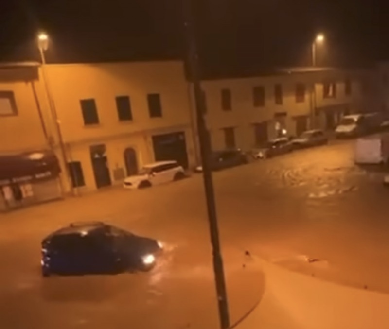 Allarme maltempo su tutta Italia | fiumi in piena allagamenti e gravi ...