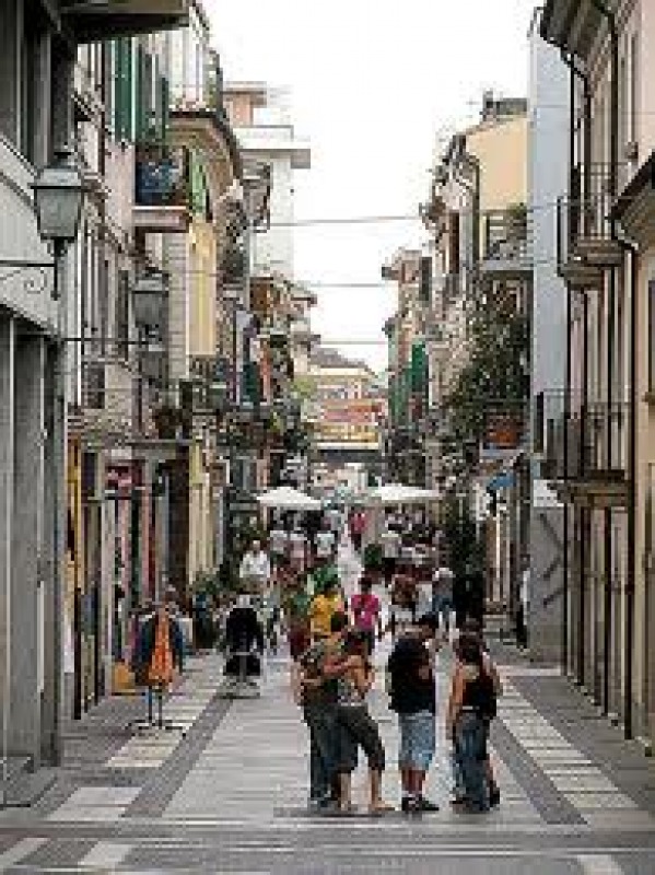 Mercantico al centro storico e negozi aperti oggi a Pescara - Cronaca ...